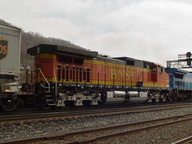 BNSF 4933